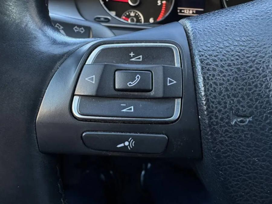 Melns Volkswagen Passat B7 2011 Rīga, ar dzinēja tilpumu 2.00 L un nobraukumu 260 tūkst. km par 4490 €, foto 24 vietnē AUTOMOTO.COM.LV