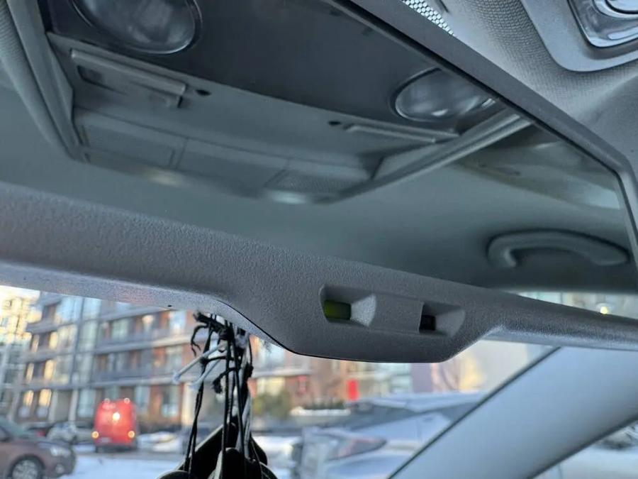 Melns Volkswagen Passat B7 2011 Rīga, ar dzinēja tilpumu 2.00 L un nobraukumu 260 tūkst. km par 4490 €, foto 28 vietnē AUTOMOTO.COM.LV