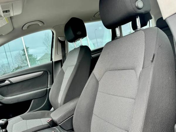 Black Volkswagen Passat B7 2011 in Rezekne, with an engine capacity of 2.00 L and mileage of 258 thousand km for 5700 €, photo 10 on AUTOMOTO.COM.LV