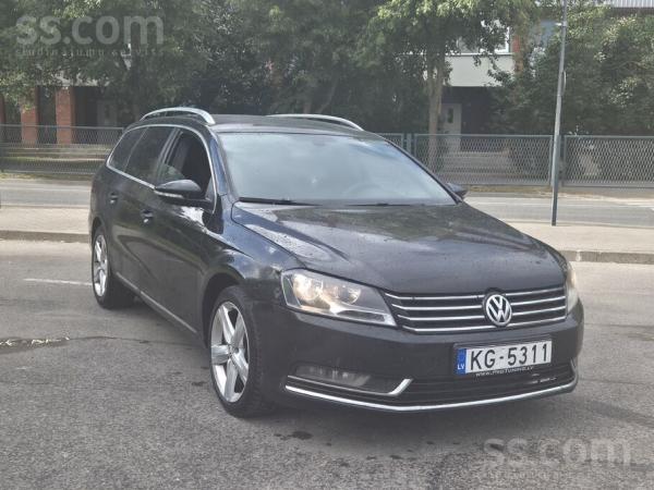 Black Volkswagen Passat B7 2011 in Tukums, with an engine capacity of 1.60 L and mileage of 467 thousand km for 2000 €, photo 1 on AUTOMOTO.COM.LV