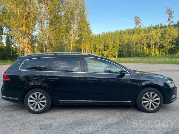 Black Volkswagen Passat B7 2011 in Gulbene, with an engine capacity of 1.40 L and mileage of 374 thousand km for 3150 €, photo 2 on AUTOMOTO.COM.LV