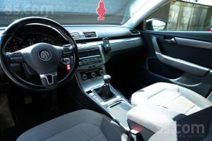 Black Volkswagen Passat B7 2011 in Riga, with an engine capacity of 2.00 L and mileage of 384 thousand km for 1990 €, photo 6 on AUTOMOTO.COM.LV