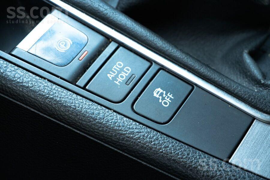 Black Volkswagen Passat B7 2011 in Riga, with an engine capacity of 2.00 L and mileage of 384 thousand km for 1990 €, photo 13 on AUTOMOTO.COM.LV