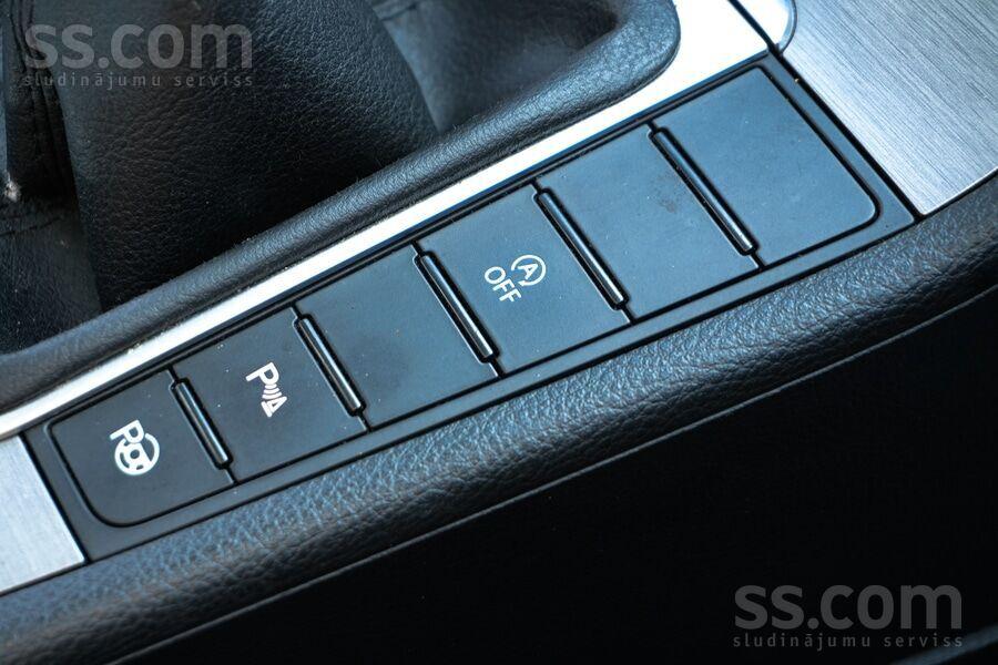 Black Volkswagen Passat B7 2011 in Riga, with an engine capacity of 2.00 L and mileage of 384 thousand km for 1990 €, photo 14 on AUTOMOTO.COM.LV