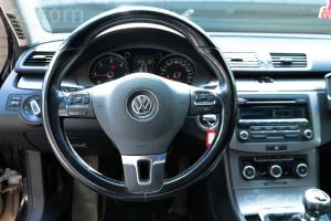 Black Volkswagen Passat B7 2011 in Riga, with an engine capacity of 2.00 L and mileage of 384 thousand km for 1990 €, photo 18 on AUTOMOTO.COM.LV
