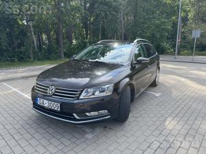 Black Volkswagen Passat B7 2011 in Jurmala, with an engine capacity of 2.00 L and mileage of 311 thousand km for 4999 €, photo 3 on AUTOMOTO.COM.LV