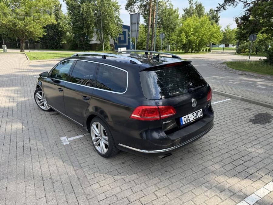 Black Volkswagen Passat B7 2011 in Jurmala, with an engine capacity of 2.00 L and mileage of 311 thousand km for 4999 €, photo 4 on AUTOMOTO.COM.LV