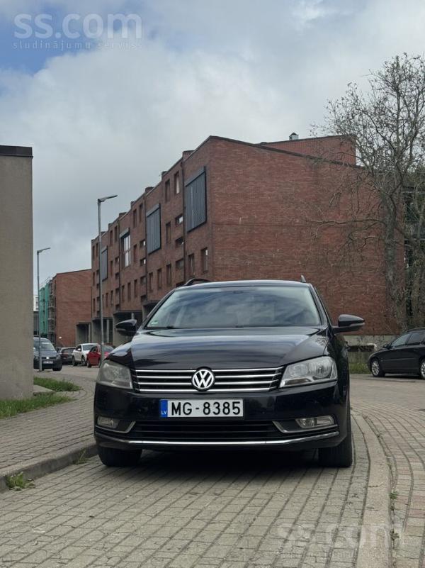 Black Volkswagen Passat B7 2011 in Liepaja, with an engine capacity of 2.00 L and mileage of 291 thousand km for 3500 €, photo 1 on AUTOMOTO.COM.LV