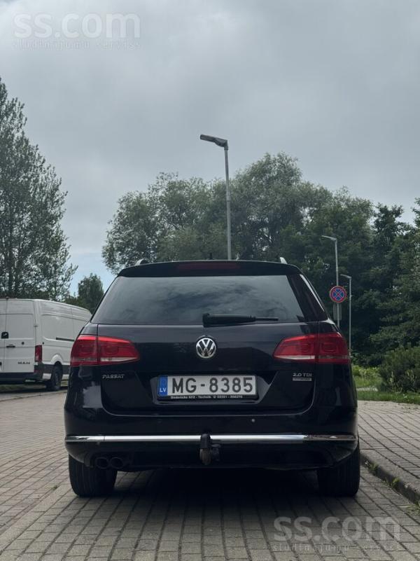 Black Volkswagen Passat B7 2011 in Liepaja, with an engine capacity of 2.00 L and mileage of 291 thousand km for 3500 €, photo 2 on AUTOMOTO.COM.LV