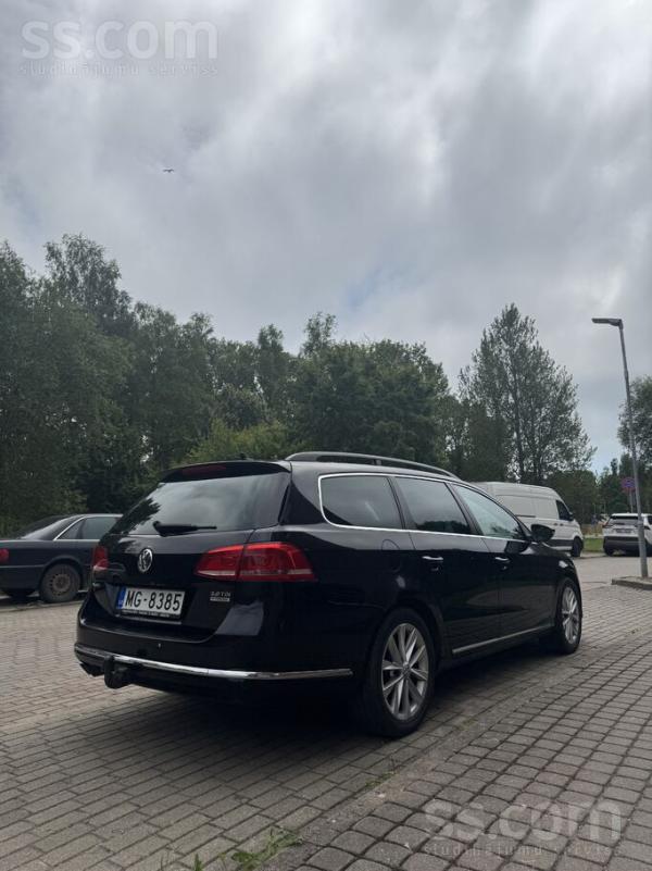 Black Volkswagen Passat B7 2011 in Liepaja, with an engine capacity of 2.00 L and mileage of 291 thousand km for 3500 €, photo 6 on AUTOMOTO.COM.LV