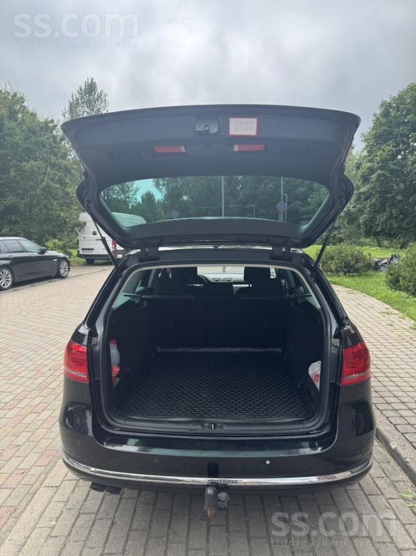 Black Volkswagen Passat B7 2011 in Liepaja, with an engine capacity of 2.00 L and mileage of 291 thousand km for 3500 €, photo 7 on AUTOMOTO.COM.LV