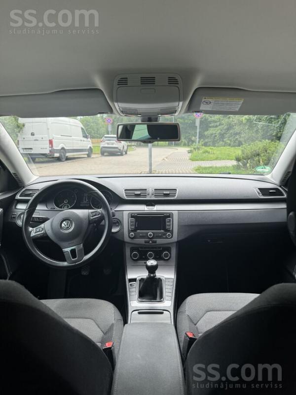 Black Volkswagen Passat B7 2011 in Liepaja, with an engine capacity of 2.00 L and mileage of 291 thousand km for 3500 €, photo 8 on AUTOMOTO.COM.LV