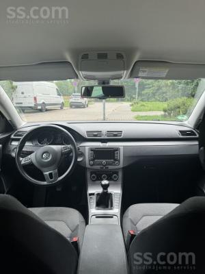 Black Volkswagen Passat B7 2011 in Liepaja, with an engine capacity of 2.00 L and mileage of 291 thousand km for 3500 €, photo 9 on AUTOMOTO.COM.LV