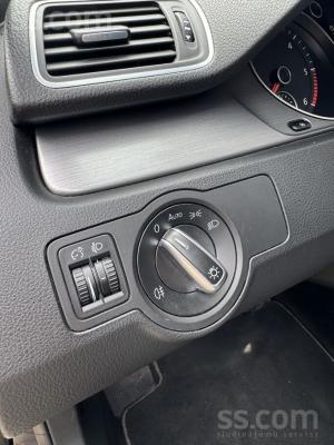 Black Volkswagen Passat B7 2011 in Liepaja, with an engine capacity of 2.00 L and mileage of 291 thousand km for 3500 €, photo 12 on AUTOMOTO.COM.LV