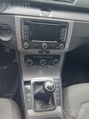 Black Volkswagen Passat B7 2011 in Liepaja, with an engine capacity of 2.00 L and mileage of 291 thousand km for 3500 €, photo 13 on AUTOMOTO.COM.LV
