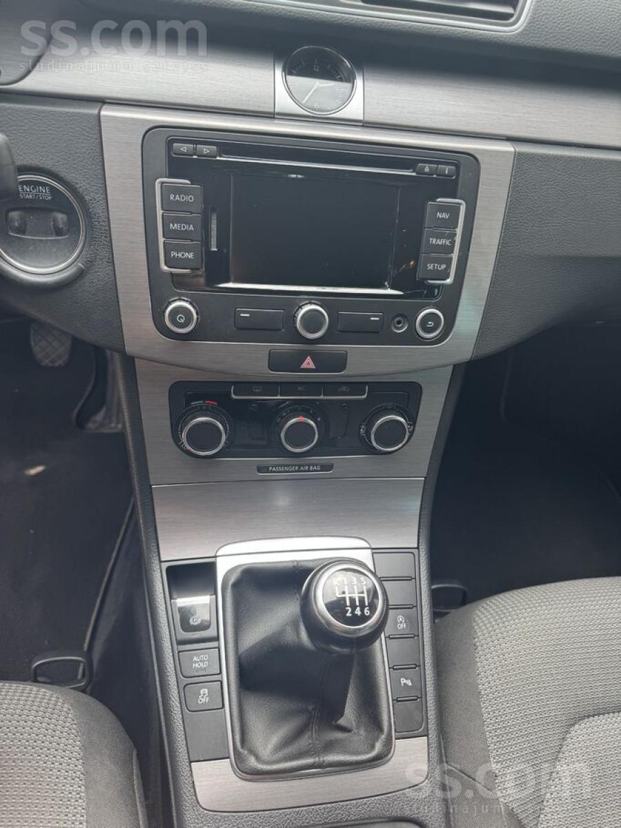 Black Volkswagen Passat B7 2011 in Liepaja, with an engine capacity of 2.00 L and mileage of 291 thousand km for 3500 €, photo 13 on AUTOMOTO.COM.LV