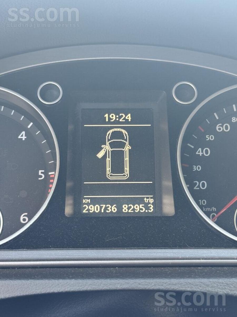 Black Volkswagen Passat B7 2011 in Liepaja, with an engine capacity of 2.00 L and mileage of 291 thousand km for 3500 €, photo 15 on AUTOMOTO.COM.LV