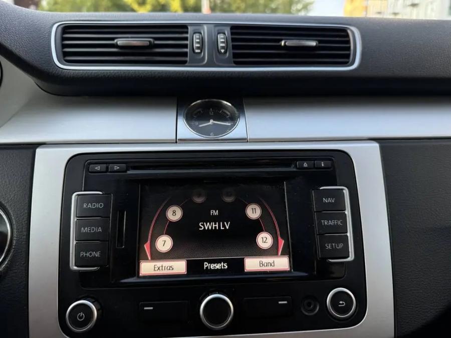 Melns Volkswagen Passat B7 2011 Rīga, ar dzinēja tilpumu 2.00 L un nobraukumu 357 tūkst. km par 3490 €, foto 8 vietnē AUTOMOTO.COM.LV
