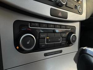 Melns Volkswagen Passat B7 2011 Rīga, ar dzinēja tilpumu 2.00 L un nobraukumu 357 tūkst. km par 3490 €, foto 12 vietnē AUTOMOTO.COM.LV