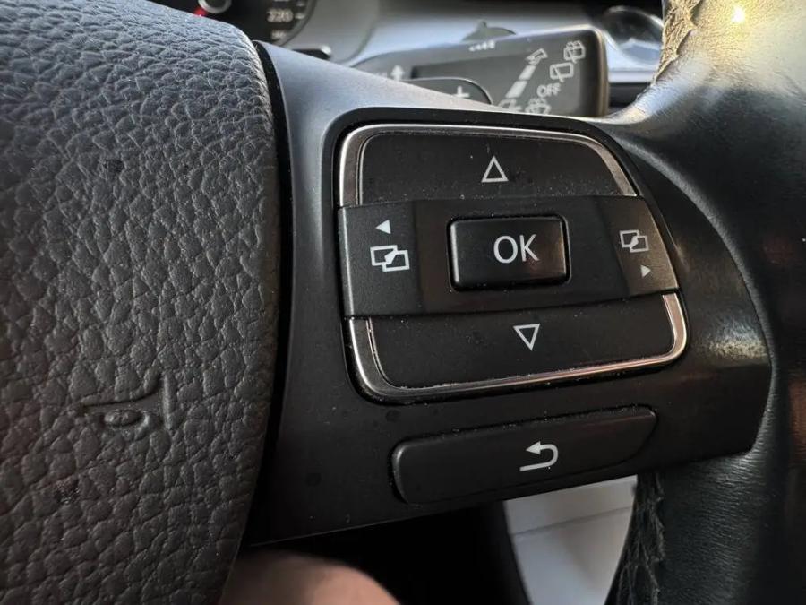 Melns Volkswagen Passat B7 2011 Rīga, ar dzinēja tilpumu 2.00 L un nobraukumu 357 tūkst. km par 3490 €, foto 13 vietnē AUTOMOTO.COM.LV