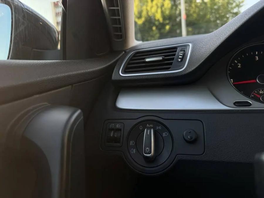 Melns Volkswagen Passat B7 2011 Rīga, ar dzinēja tilpumu 2.00 L un nobraukumu 357 tūkst. km par 3490 €, foto 17 vietnē AUTOMOTO.COM.LV