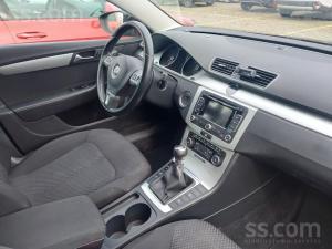 Black Volkswagen Passat B7 2011 in Cesis, with an engine capacity of 2.00 L and mileage of 0 thousand km for 4200 €, photo 6 on AUTOMOTO.COM.LV
