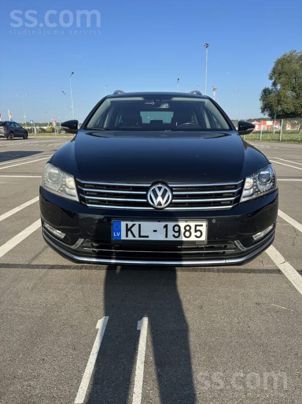 Black Volkswagen Passat B7 2011 in Riga, with an engine capacity of 2.00 L and mileage of 329 thousand km for 5650 €, photo 1 on AUTOMOTO.COM.LV