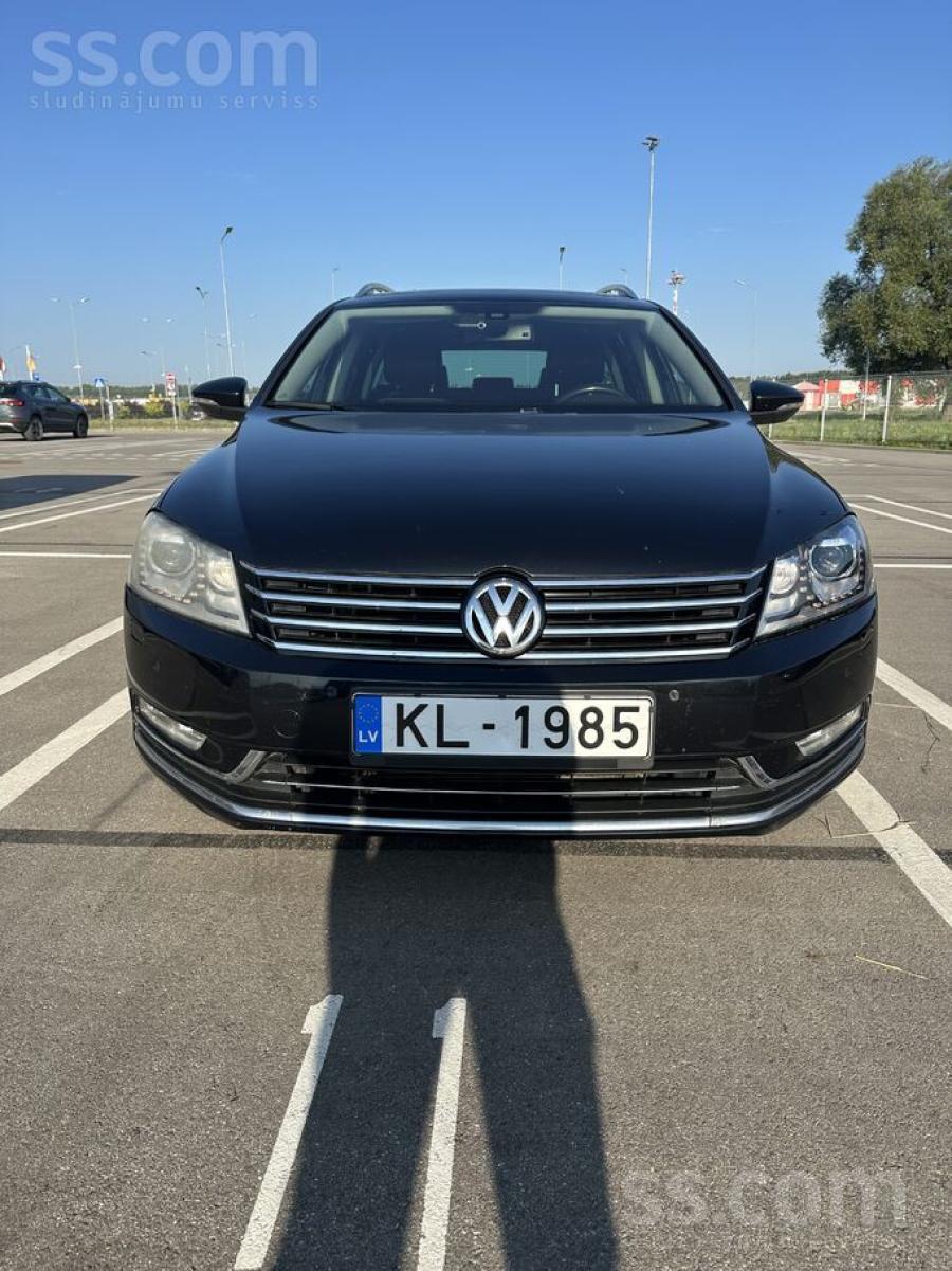 Black Volkswagen Passat B7 2011 in Riga, with an engine capacity of 2.00 L and mileage of 329 thousand km for 5650 €, photo 1 on AUTOMOTO.COM.LV