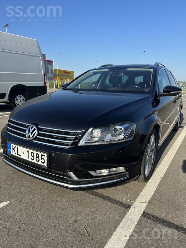 Black Volkswagen Passat B7 2011 in Riga, with an engine capacity of 2.00 L and mileage of 329 thousand km for 5650 €, photo 3 on AUTOMOTO.COM.LV