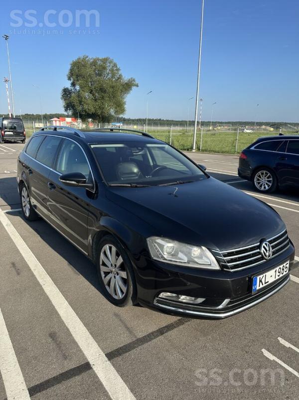 Black Volkswagen Passat B7 2011 in Riga, with an engine capacity of 2.00 L and mileage of 329 thousand km for 5650 €, photo 4 on AUTOMOTO.COM.LV