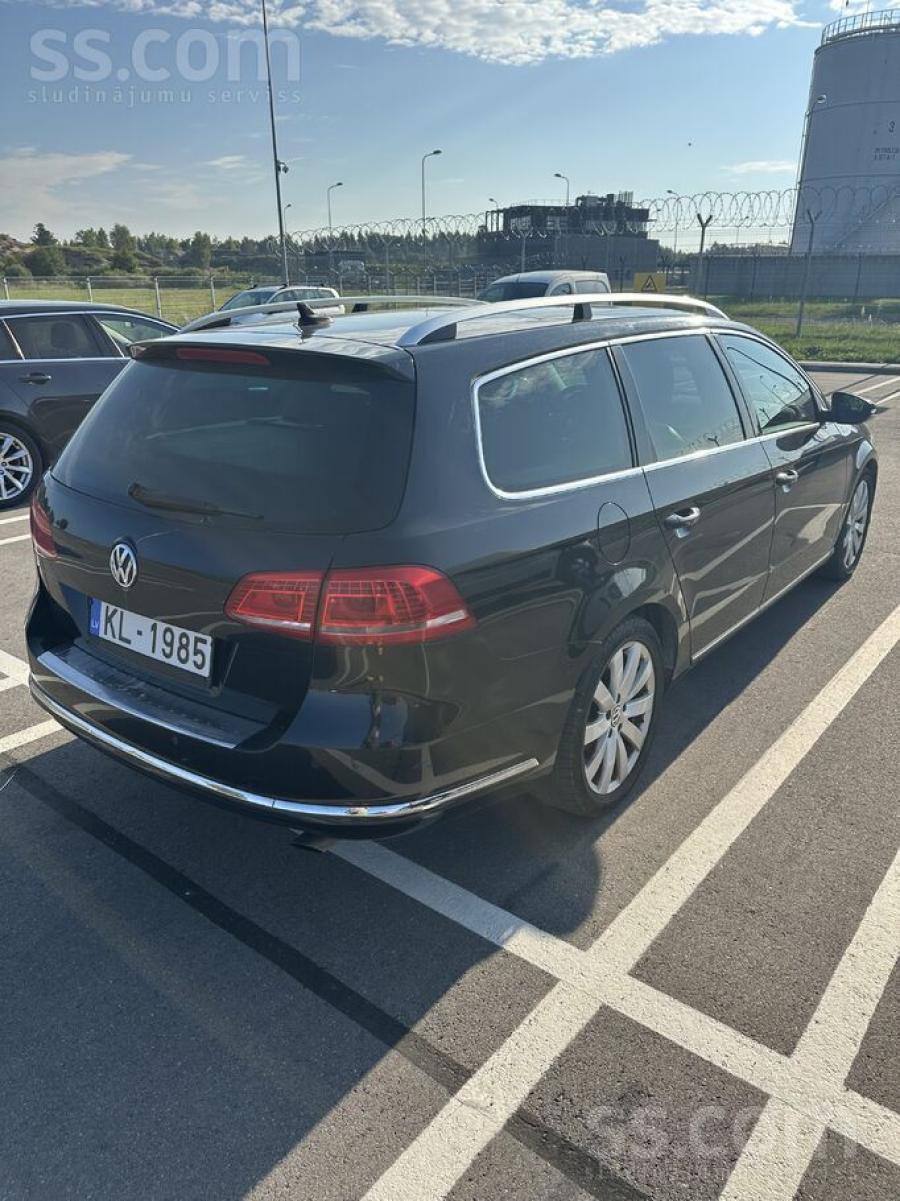 Black Volkswagen Passat B7 2011 in Riga, with an engine capacity of 2.00 L and mileage of 329 thousand km for 5650 €, photo 8 on AUTOMOTO.COM.LV
