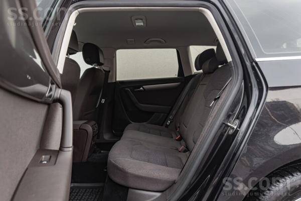 Black Volkswagen Passat B7 2011 in Riga, with an engine capacity of 1.60 L and mileage of 270 thousand km for 4450 €, photo 10 on AUTOMOTO.COM.LV