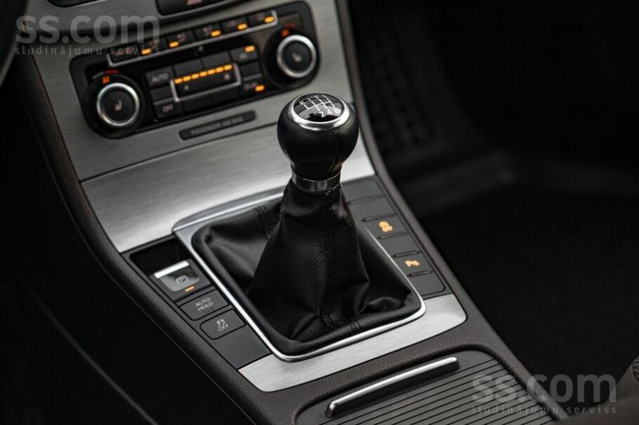 Melns Volkswagen Passat B7 2011 Rīga, ar dzinēja tilpumu 1.60 L un nobraukumu 270 tūkst. km par 4450 €, foto 18 vietnē AUTOMOTO.COM.LV
