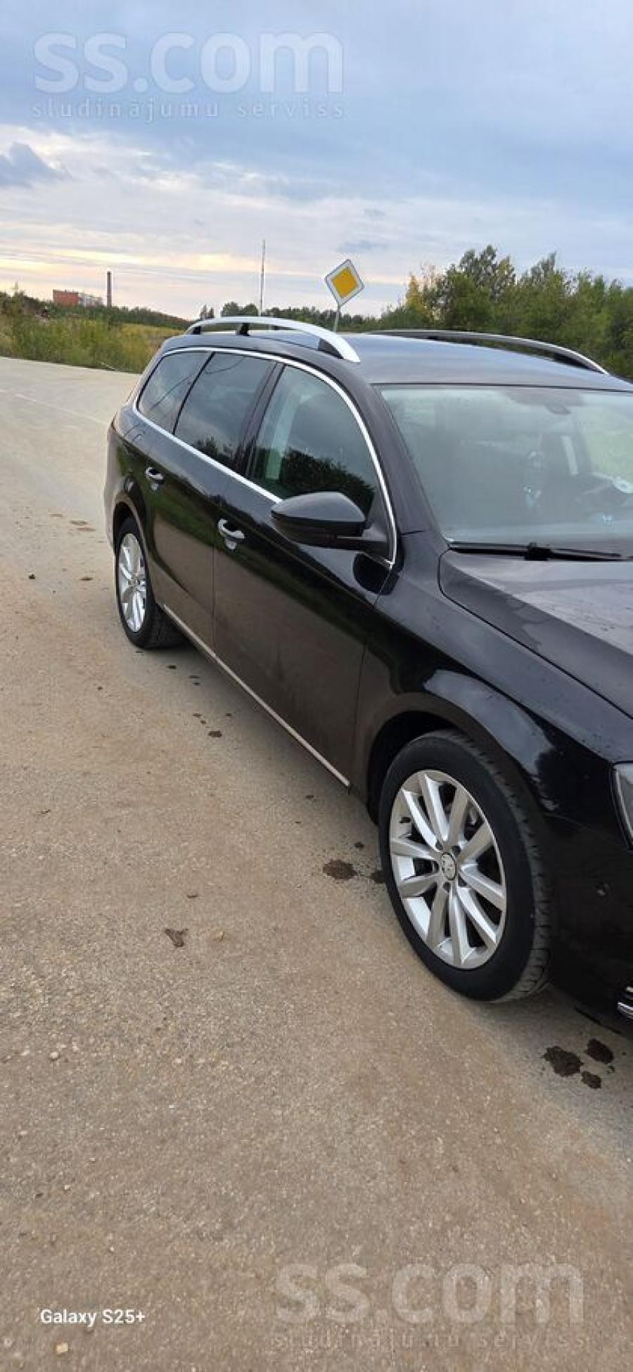 Black Volkswagen Passat B7 2011 in Rezekne, with an engine capacity of 2.00 L and mileage of 254 thousand km for 4000 €, photo 4 on AUTOMOTO.COM.LV