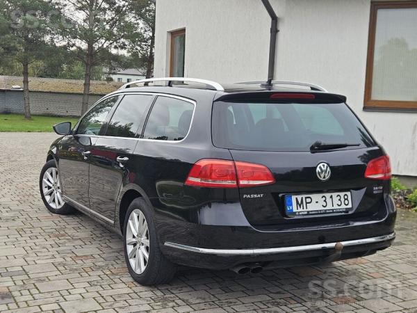 Volkswagen Passat B7 2011 in Jelgava on AUTOMOTO.COM.LV Black Volkswagen Passat B7 2011 in Jelgava, with an engine capacity of 2.00 L and mileage of 254 thousand km for 5350 €, photo 5 on AUTOMOTO.COM.LV
