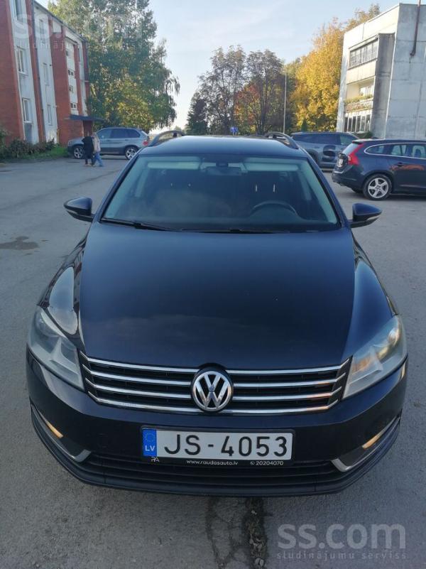 Black Volkswagen Passat B7 2011 in Bauska, with an engine capacity of 2.00 L and mileage of 310 thousand km for 3900 €, photo 3 on AUTOMOTO.COM.LV