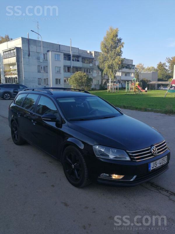 Black Volkswagen Passat B7 2011 in Bauska, with an engine capacity of 2.00 L and mileage of 310 thousand km for 3900 €, photo 4 on AUTOMOTO.COM.LV