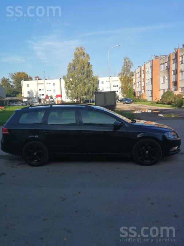 Black Volkswagen Passat B7 2011 in Bauska, with an engine capacity of 2.00 L and mileage of 310 thousand km for 3900 €, photo 5 on AUTOMOTO.COM.LV