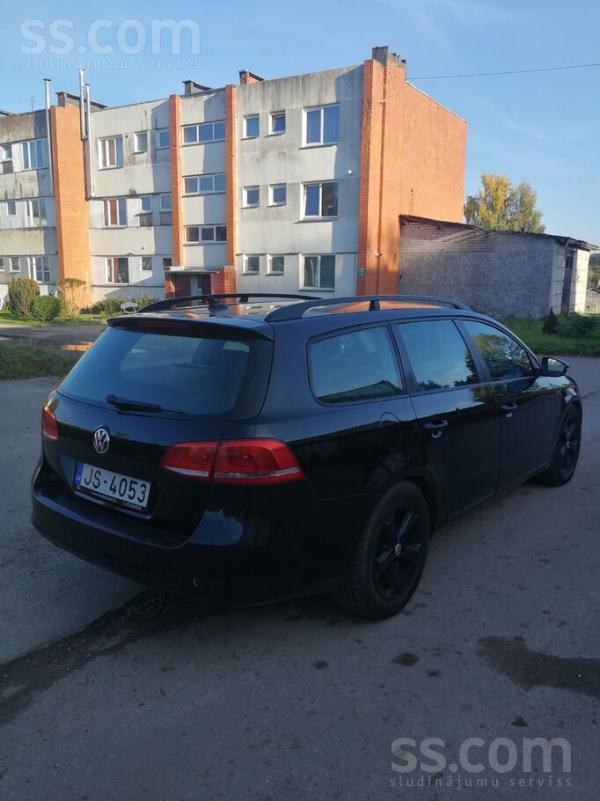 Black Volkswagen Passat B7 2011 in Bauska, with an engine capacity of 2.00 L and mileage of 310 thousand km for 3900 €, photo 6 on AUTOMOTO.COM.LV
