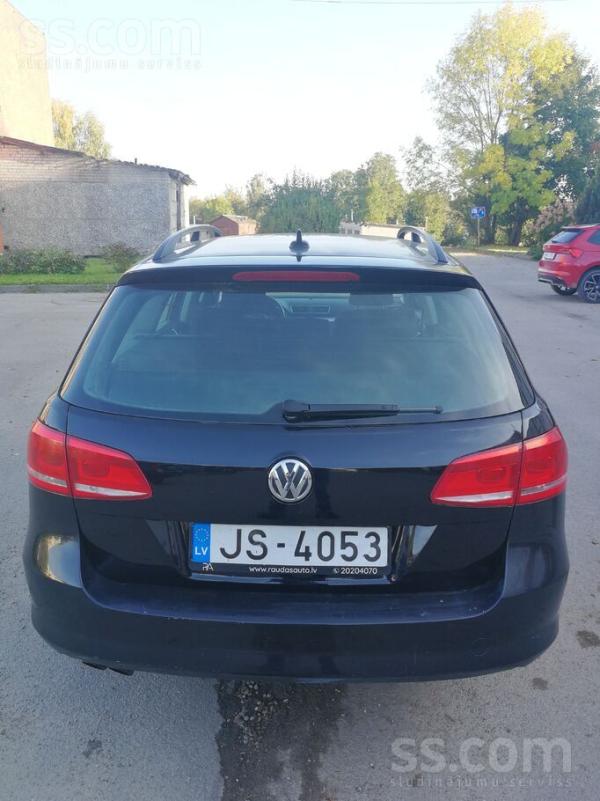 Black Volkswagen Passat B7 2011 in Bauska, with an engine capacity of 2.00 L and mileage of 310 thousand km for 3900 €, photo 9 on AUTOMOTO.COM.LV