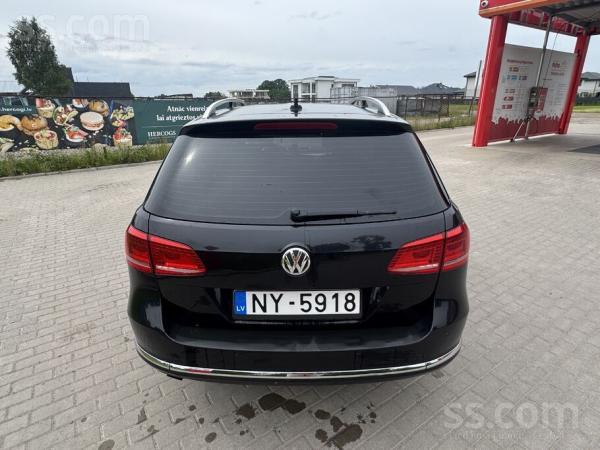 Black Volkswagen Passat B7 2012 in Riga, with an engine capacity of 1.60 L and mileage of 358 thousand km for 5300 €, photo 6 on AUTOMOTO.COM.LV