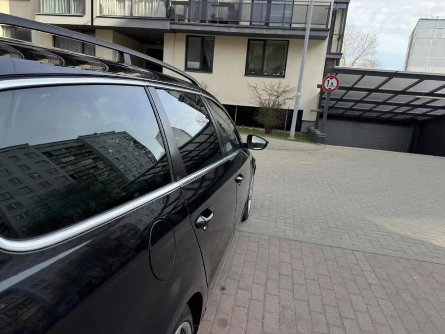 Black Volkswagen Passat B7 2012 in Riga, with an engine capacity of 2.00 L and mileage of 284 thousand km for 4990 €, photo 6 on AUTOMOTO.COM.LV
