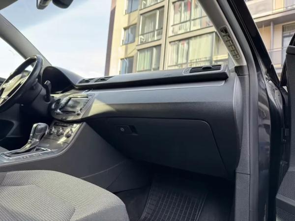 Black Volkswagen Passat B7 2012 in Riga, with an engine capacity of 2.00 L and mileage of 284 thousand km for 4990 €, photo 8 on AUTOMOTO.COM.LV