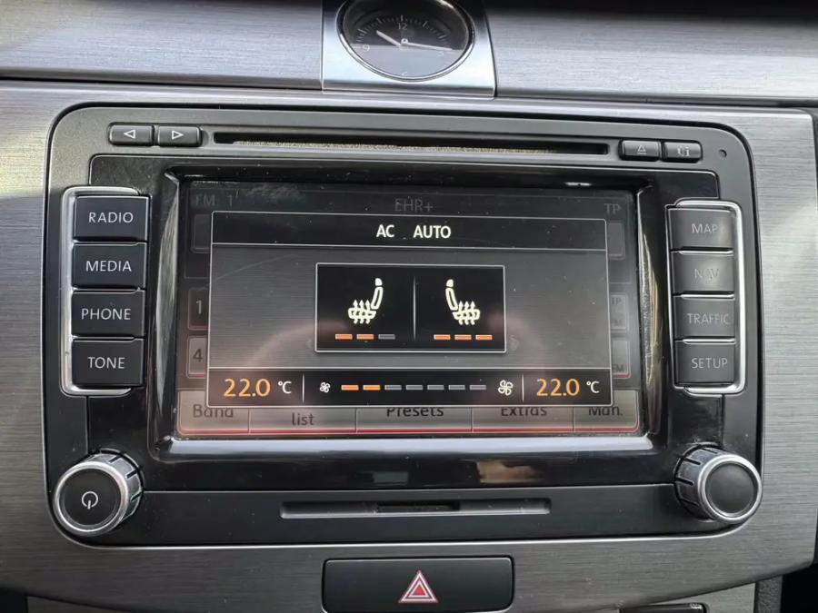 Black Volkswagen Passat B7 2012 in Riga, with an engine capacity of 2.00 L and mileage of 284 thousand km for 4990 €, photo 14 on AUTOMOTO.COM.LV