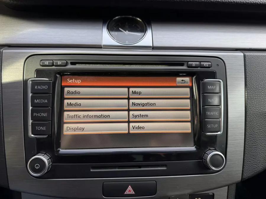 Black Volkswagen Passat B7 2012 in Riga, with an engine capacity of 2.00 L and mileage of 284 thousand km for 4990 €, photo 18 on AUTOMOTO.COM.LV