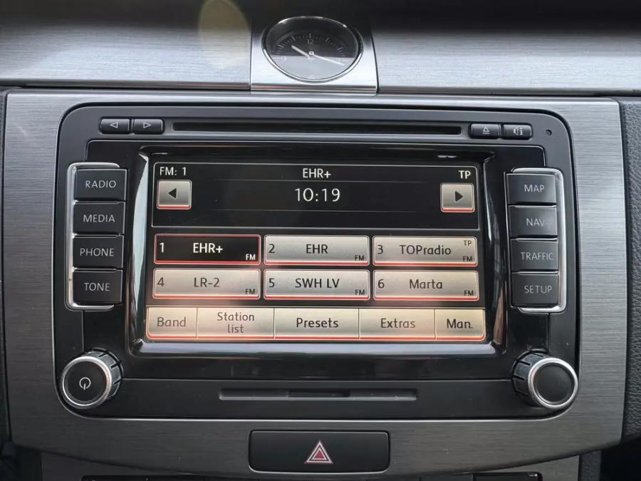 Black Volkswagen Passat B7 2012 in Riga, with an engine capacity of 2.00 L and mileage of 284 thousand km for 4990 €, photo 19 on AUTOMOTO.COM.LV