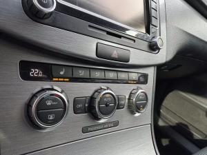 Black Volkswagen Passat B7 2012 in Riga, with an engine capacity of 2.00 L and mileage of 284 thousand km for 4990 €, photo 21 on AUTOMOTO.COM.LV