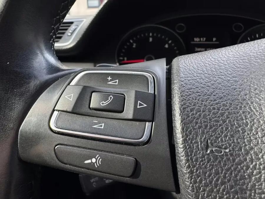 Black Volkswagen Passat B7 2012 in Riga, with an engine capacity of 2.00 L and mileage of 284 thousand km for 4990 €, photo 23 on AUTOMOTO.COM.LV