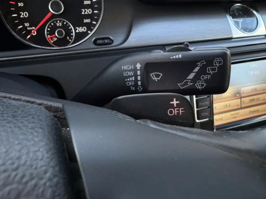 Black Volkswagen Passat B7 2012 in Riga, with an engine capacity of 2.00 L and mileage of 284 thousand km for 4990 €, photo 30 on AUTOMOTO.COM.LV