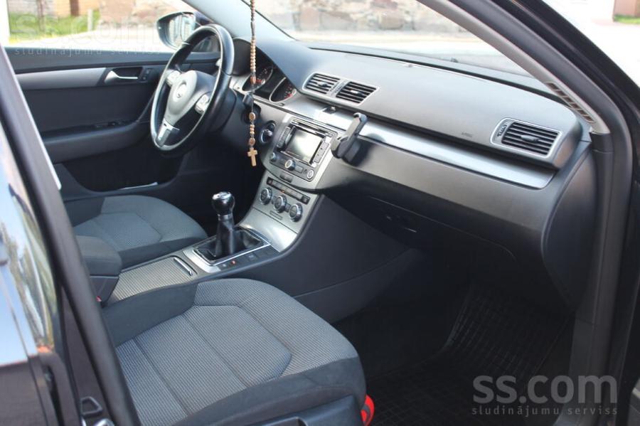 Black Volkswagen Passat B7 2012 in Saldus, with an engine capacity of 2.00 L and mileage of 361 thousand km for 4100 €, photo 8 on AUTOMOTO.COM.LV